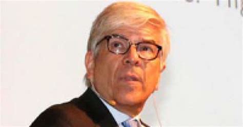 사회적 거리두기 경제에 치명적 코로나 확산 균형있게 대응해야