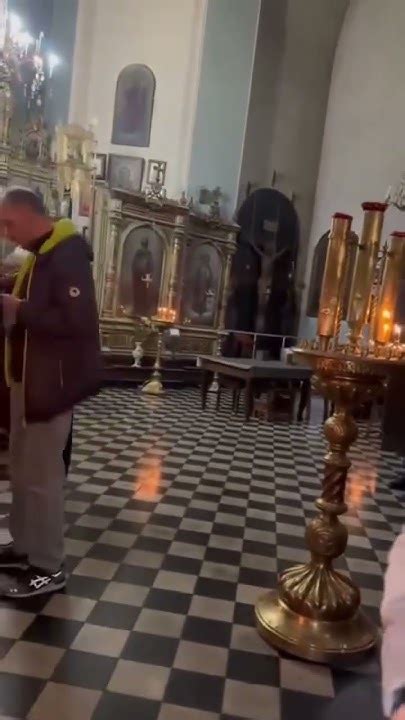 იოანე ღვთისმეტყველის სახელობის ტაძარში სასულიერო პირმა დედა შვილი ეკლესიიდან გააგდო Youtube