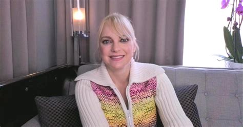 Actor Anna Faris Bares All In Super Bowl Ad Cbs News