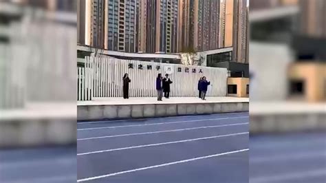 幼儿园园长撞脸毛不易，拍摄者：他刚好也姓“易”凤凰网视频凤凰网