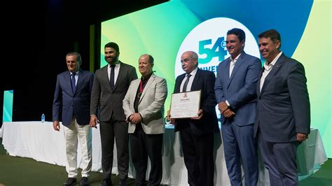 Comenda José Carlos Da Silva Júnior é Entregue A Presidente Da Unimed