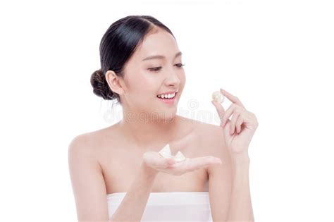 Shells Materials For Making Pearl Jewelry Stock Image Image Of Bangle Bright 270836589