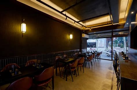 조명으로 따뜻한 분위기를 연출한 모던빈티지 15평 술집 인테리어 영등포구 당산동