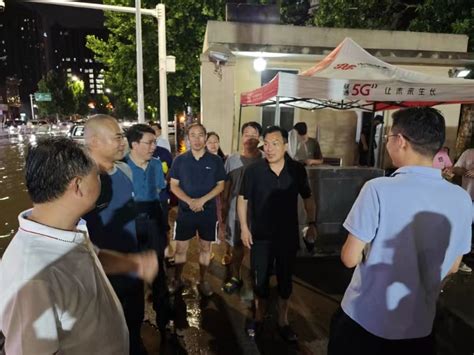 机关党委迅速响应 组织党员志愿者协助防汛抢险 河南工业学大学机关党委