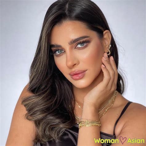 Qatari Women Read This Guide Before Dating Them