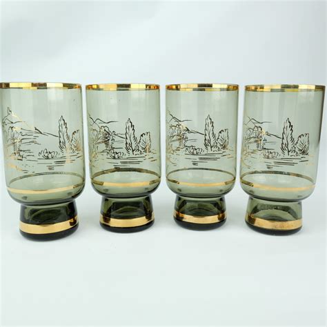 Set Four Small Drinking Glasses Function In Form