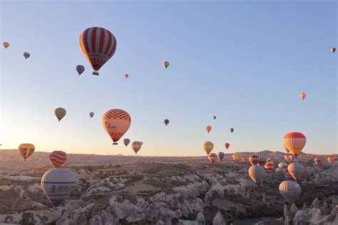 카파도키아의 일출에 열기구 · 무료 스톡 사진