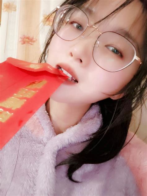 小雨真人白丝 满足你的胃口 Simiweidao