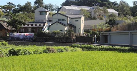 문 전 대통령 사저 방호관 차로 받은 60대 구속