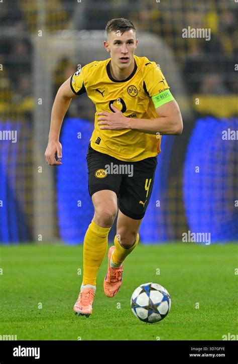 Nico Schlotterbeck Dortmund Dortmund November 25 2025 Football