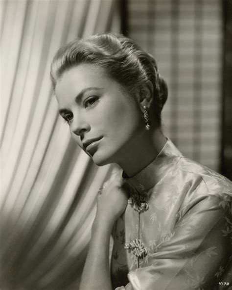 30 Glamorous Portrait Photos Of Grace Kelly Taken By Virgil Apger In