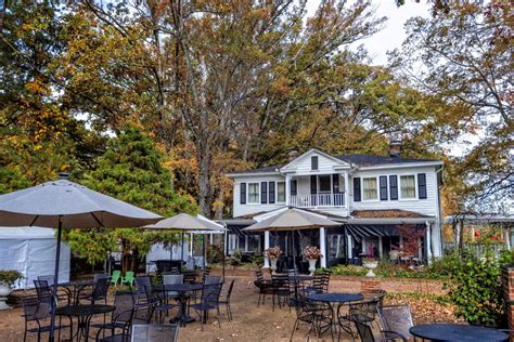 Lolas Farmhouse Bistro