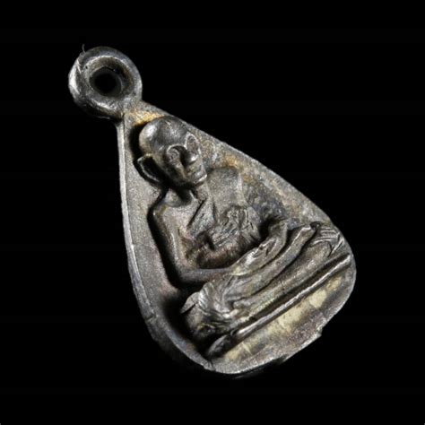 🚩🚩แท้และทัน เหรียญหล่อหยดน้ำรูปเหมือนหลวงปู่ดู่ เนื้อเงิน ปี 2532