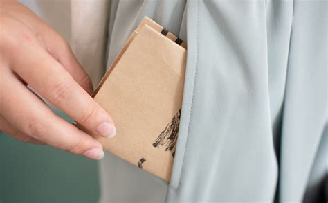 【紙袋リメイク】縫わずに簡単！紙のお財布の作り方