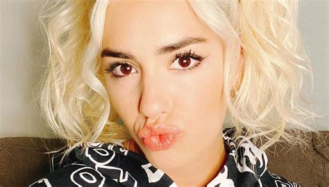 El Apasionado Beso De Lali A Otra Mujer Tanto Lo Pidieron Gente Online