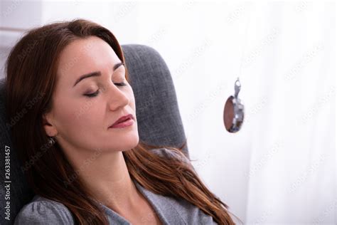 Woman Being Hypnotized With Pendulum Foto De Stock Adobe Stock