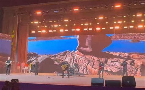 Video Bretagne Jean Charles Guichen Fait Briller La Côte De Granit Rose En Chine