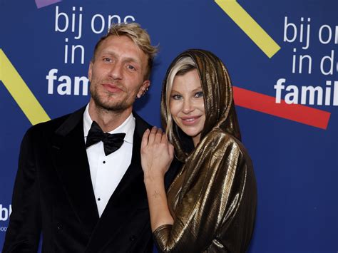 Manuëla Kemp 61 Gaat Overlijden ‘we Moeten Haar Laten Gaan