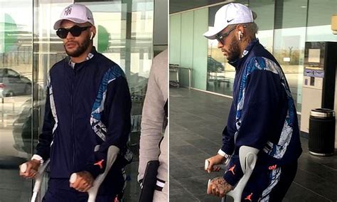 Neymar To Return To Brazil As He Recovers From Broken Metatarsal Daily Mail Online