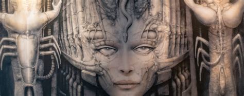 Gruyères E Coira Hr Giger Museum E Alien Bar Nerd In Spalla