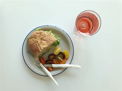 그럴 때마다 빵을 먹었다 ㅍㅍㅅㅅ