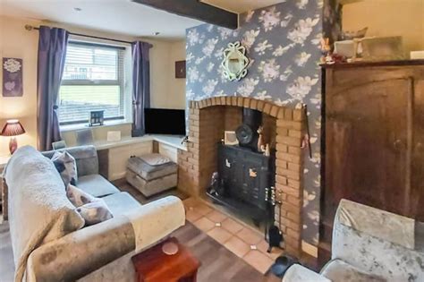 1 Bedroom Terraced House For Sale In Den Lane Springhead Ol4 4nn