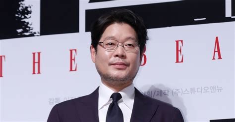 포토 유재명 강렬함 안에서 섬세한 연기