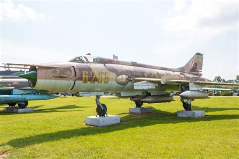 Museum Sil Powietrznych в Deblin : истребитель-бомбардировщик Су-20 ...