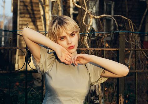 Interview Sophie Thatcher Schön Magazine