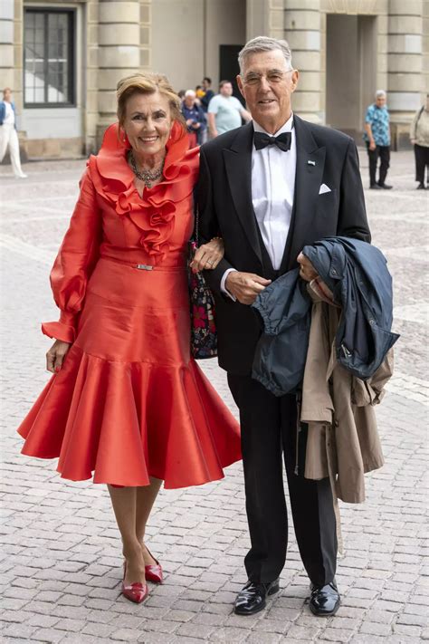 Just Nu Här Anländer Gästerna Till Slottet Se Bilderna Här Svensk