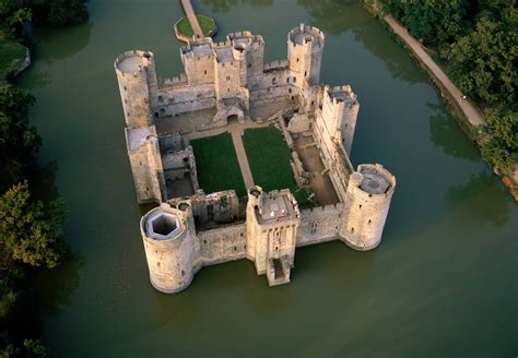 Moat Definition For Kindergarten At Zoe Nixon Smith Blog