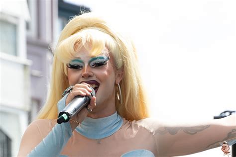 Captain Cockroach Photographer