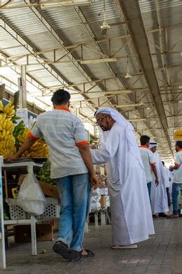 سوق الخضار والفواكه بمنطقة الديرة بمدينة دبي بالإمارات، المنتجات والمحاصيل الزراعية الوطنية