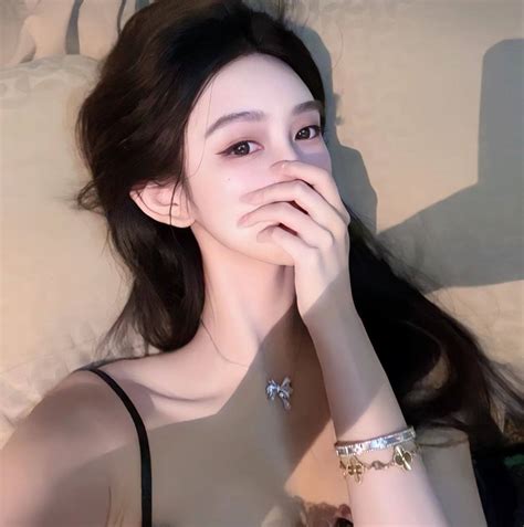 American Actress Hot Scenes 😍🔥🔥🍌 Shivani Rathore