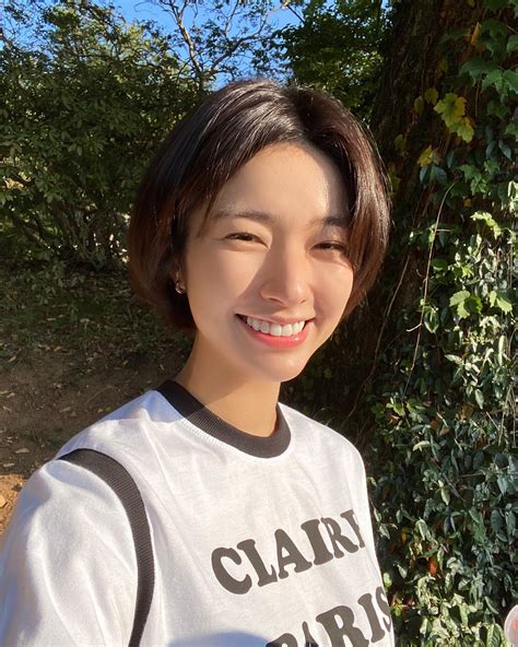 Hayoung Ahn 날씨 엄청 좋았음더웠음 💙 Instagram