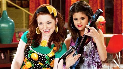 Why Harper Isnt In The Wizards Of Waverly Place Reboot