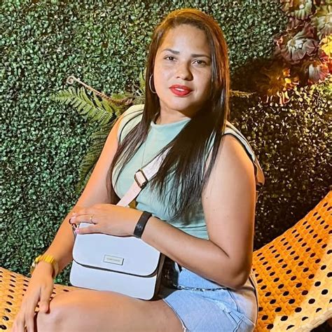 𝓡𝒐𝒃𝒆𝒓𝒕𝒂 K𝒂𝒓𝒗𝒂𝑙𝒉𝒐 Roberta Karvalhoo • Threads Say More