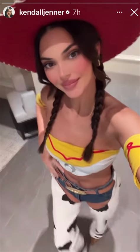 Kardashian Jenner Halloween Costumes 2022 See Photos Life And Style