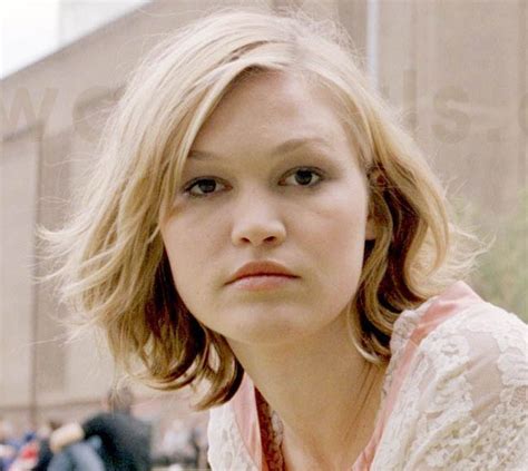 Julia Stiles Hair Cut In 2025 Julia Stiles Julia Stiles Hair Hair Cuts