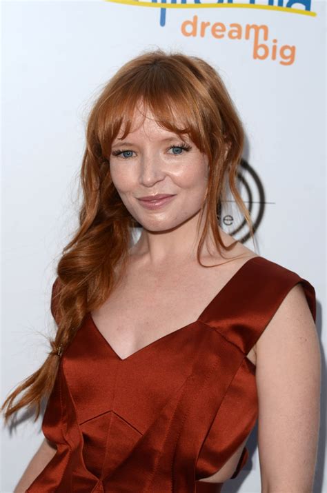 Stef Dawson Style Clothes Outfits And Fashion • Celebmafia