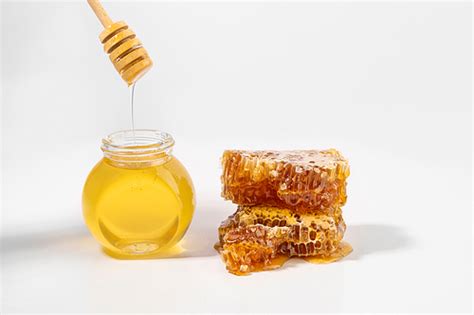 유토이미지 꿀벌집꿀과 병에 담긴 꿀과 허니디퍼 사진 이미지
