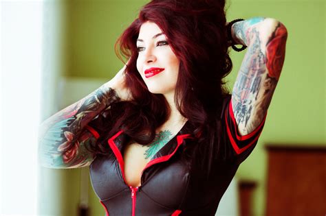 배경 화면 여자애들 친구 일몰 초상화 화이트 삼 뜨거운 섹시한 미술 소녀 아름다움 얼굴 유행 레이디 정경 포도 수확 호텔 큰 높은 놀랄