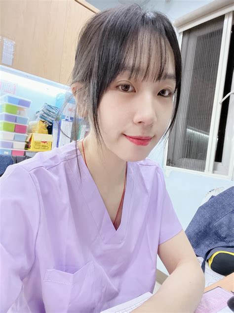 幫一位住民抽血他血不好抽我已經一針沒抽到 全程台語 住民還要來第二針那價憨慢挖金價欸肉死 我 你齋你勒共蝦某