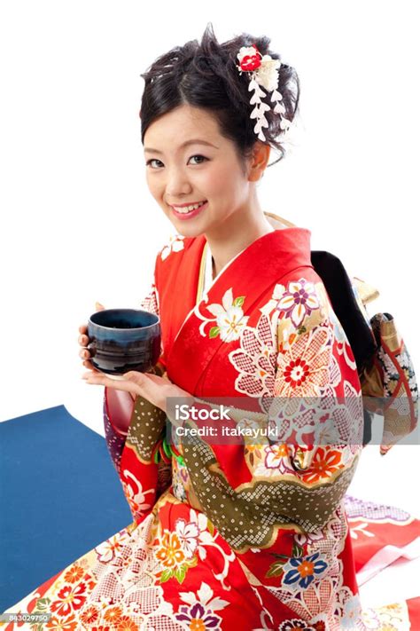 백색 Backgroun에 고립 된 후 리소 데를 입고 아시아 여자의 초상화 기모노에 대한 스톡 사진 및 기타 이미지 기모노 녹차 다도 Istock