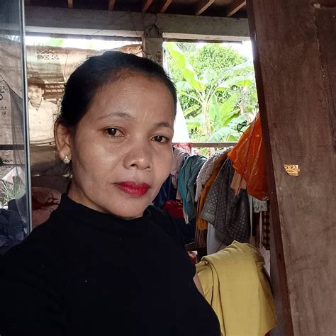 មាន ស្រីតូច