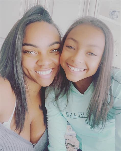 Aaron Hernandezs Fiancée Shayanna Jenkins Hernandez Accused Of Mishandling Daughters Trust Fund