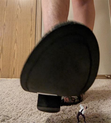 Squish R Giantessfeet