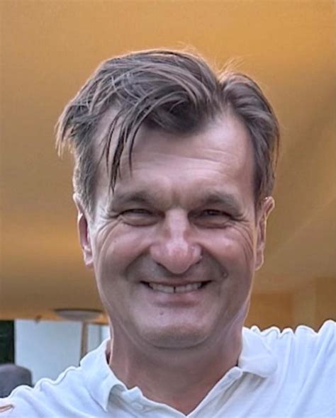 Emil Не разбирате как 60 и 73 от хората искат да сме в НАТО и ЕС но само 16 са съгласни да