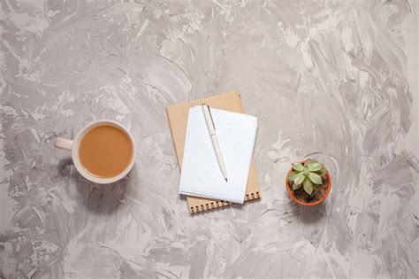 커피 노트 패드 및 펜 한 잔이있는 홈 오피스 작업장 홈 컨셉에서 작업 세라믹 냄비에 다육 식물 상단 보기 이미지 복사 공간 0명에 대한 스톡 사진 및 기타 이미지 Istock