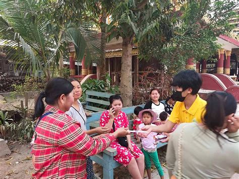 Dvb သီပေါမြို့ရောက် စစ်ဘေးရှောင်များကို ငွေနှင့်စားသောက်ကုန်များလှူဒါန်း